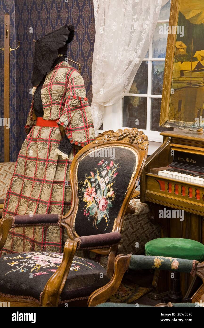 Victorian parlor hi-res stock photography and images - Alamy