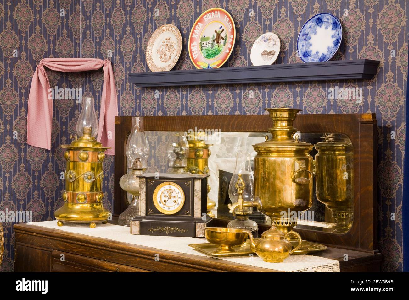 Victorian parlor hi-res stock photography and images - Alamy