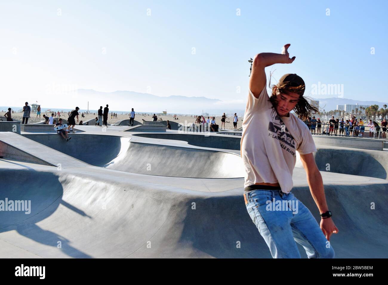 Crowd pleaser hi-res stock photography and images - Alamy