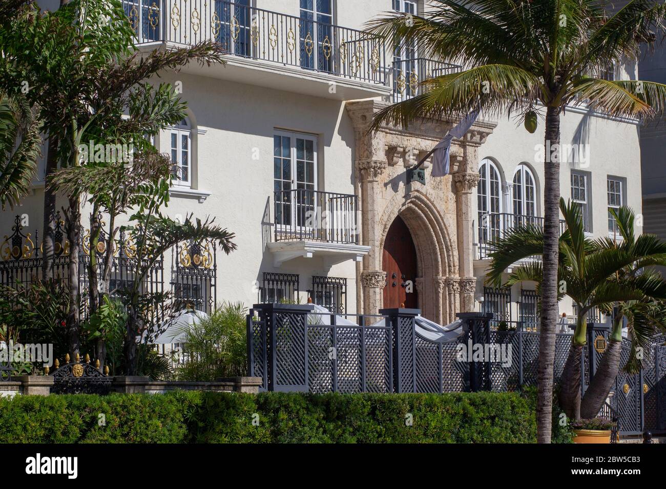 Villa Casa Casuarina or the Versace Mansion on Ocean Drive, South Beach ...