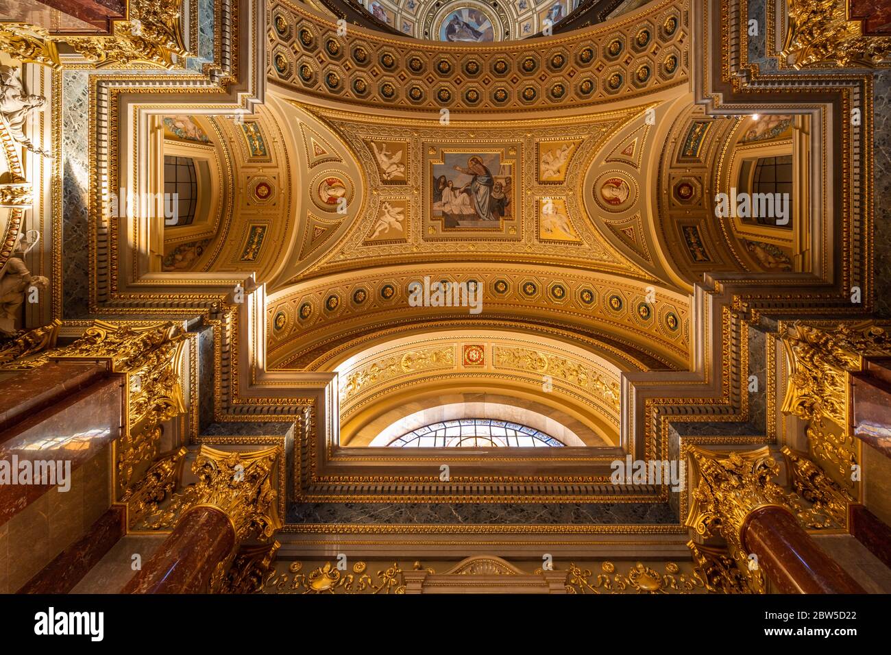 Interior ceiling st stephen basilica hi-res stock photography and ...