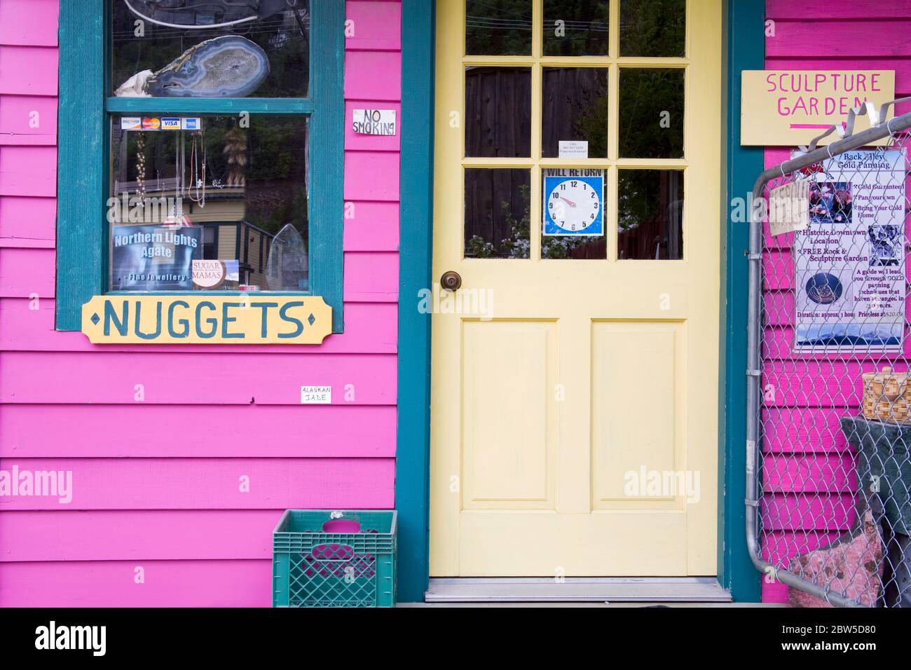 Back alley rock shop hi-res stock photography and images - Alamy