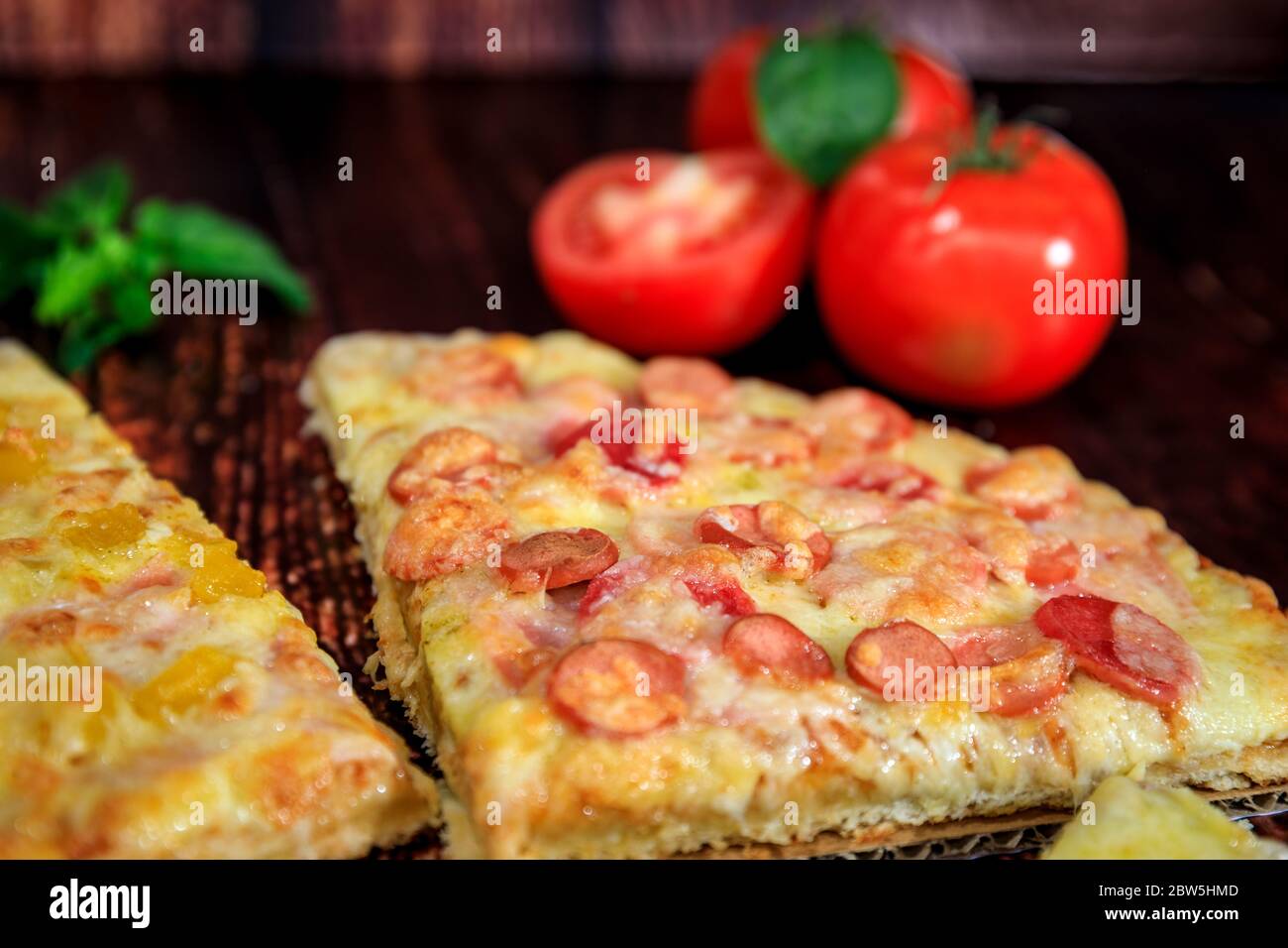 Ham and pineapple pizza slice hi-res stock photography and images - Alamy