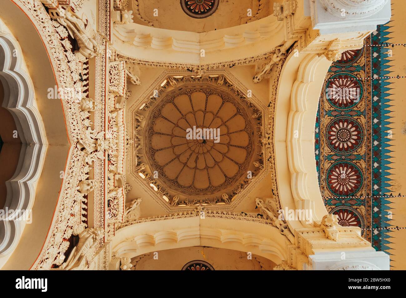 An intricate ceiling pattern in Thirumalai Nayakkar Palace, Tamil Nadu ...