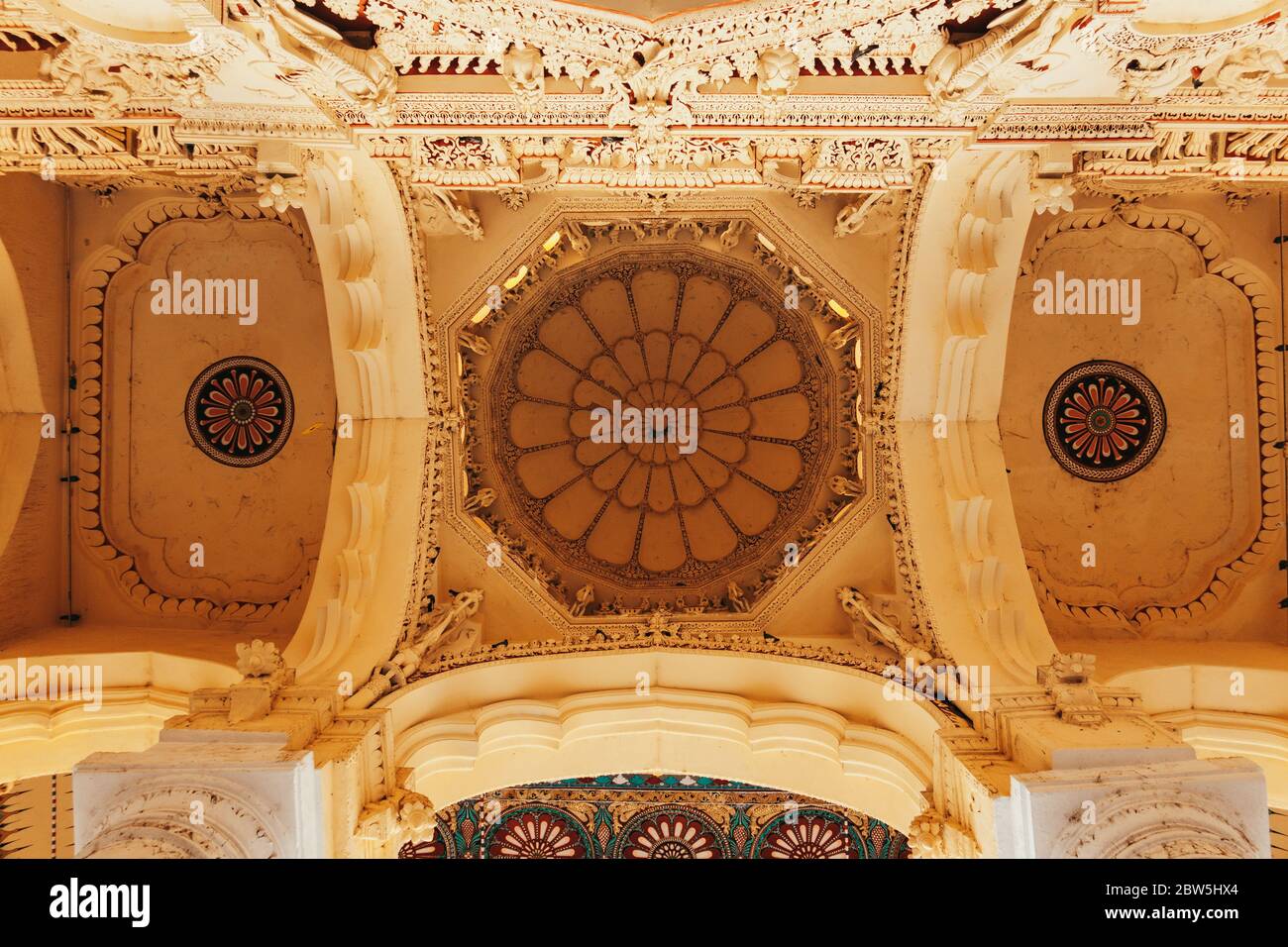 An intricate ceiling pattern in Thirumalai Nayakkar Palace, Tamil Nadu ...