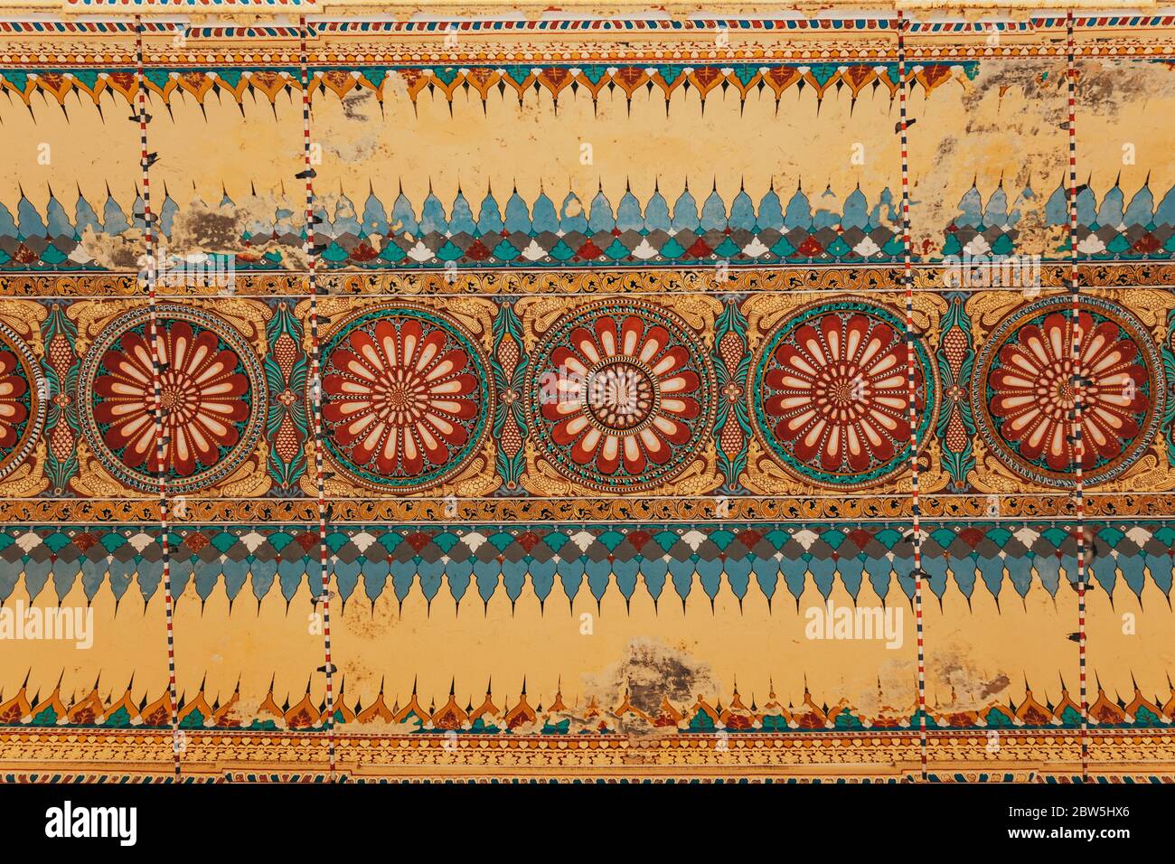 An intricate ceiling pattern in Thirumalai Nayakkar Palace, Tamil Nadu ...