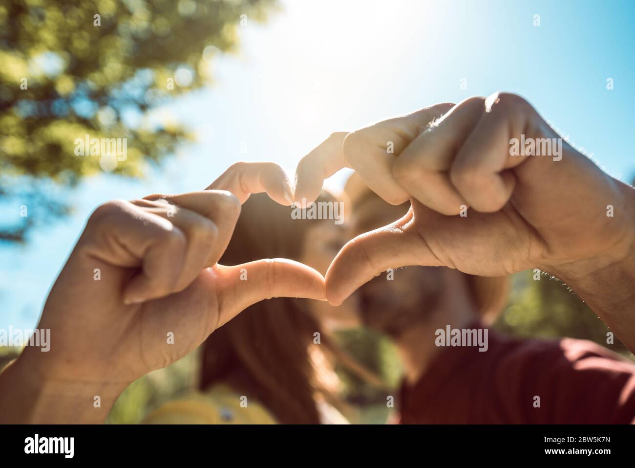 Kissing couple in love making hi-res stock photography and images - Alamy