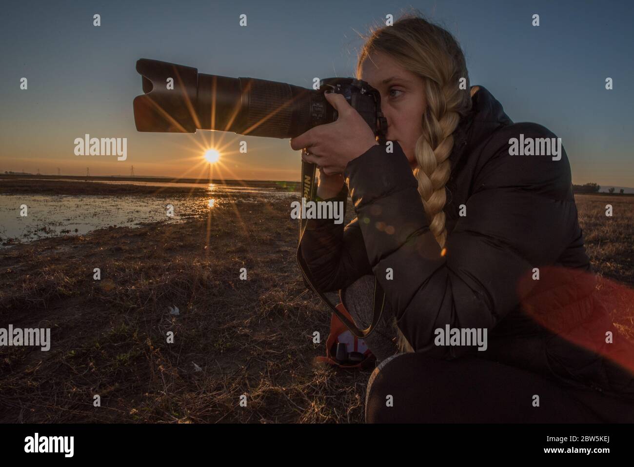 Golden hour girl hi-res stock photography and images - Alamy