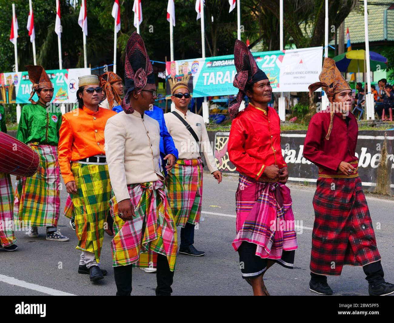 Tribes of indonesia hi-res stock photography and images - Alamy