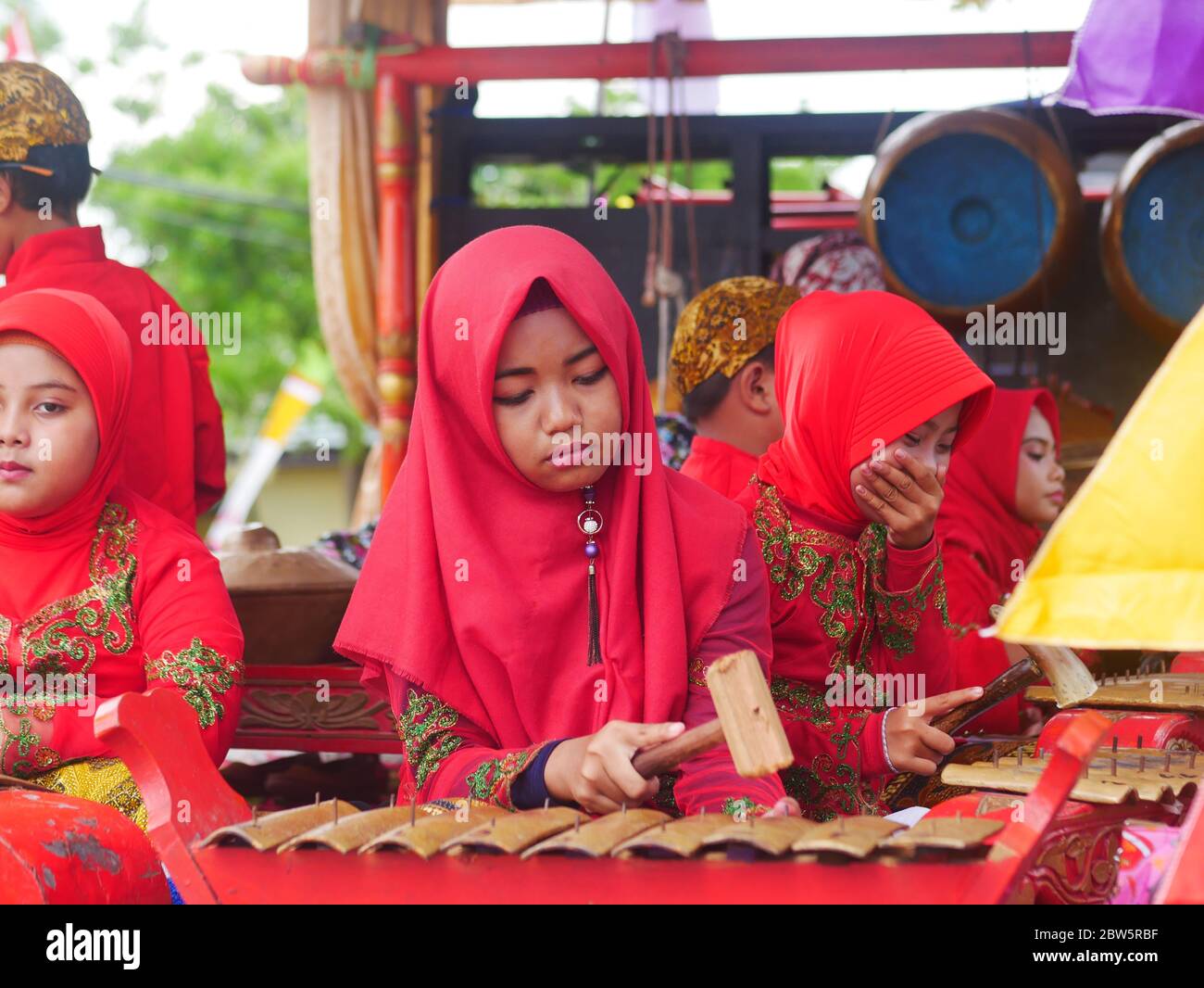 Elementary school students playing instruments hi-res stock photography ...