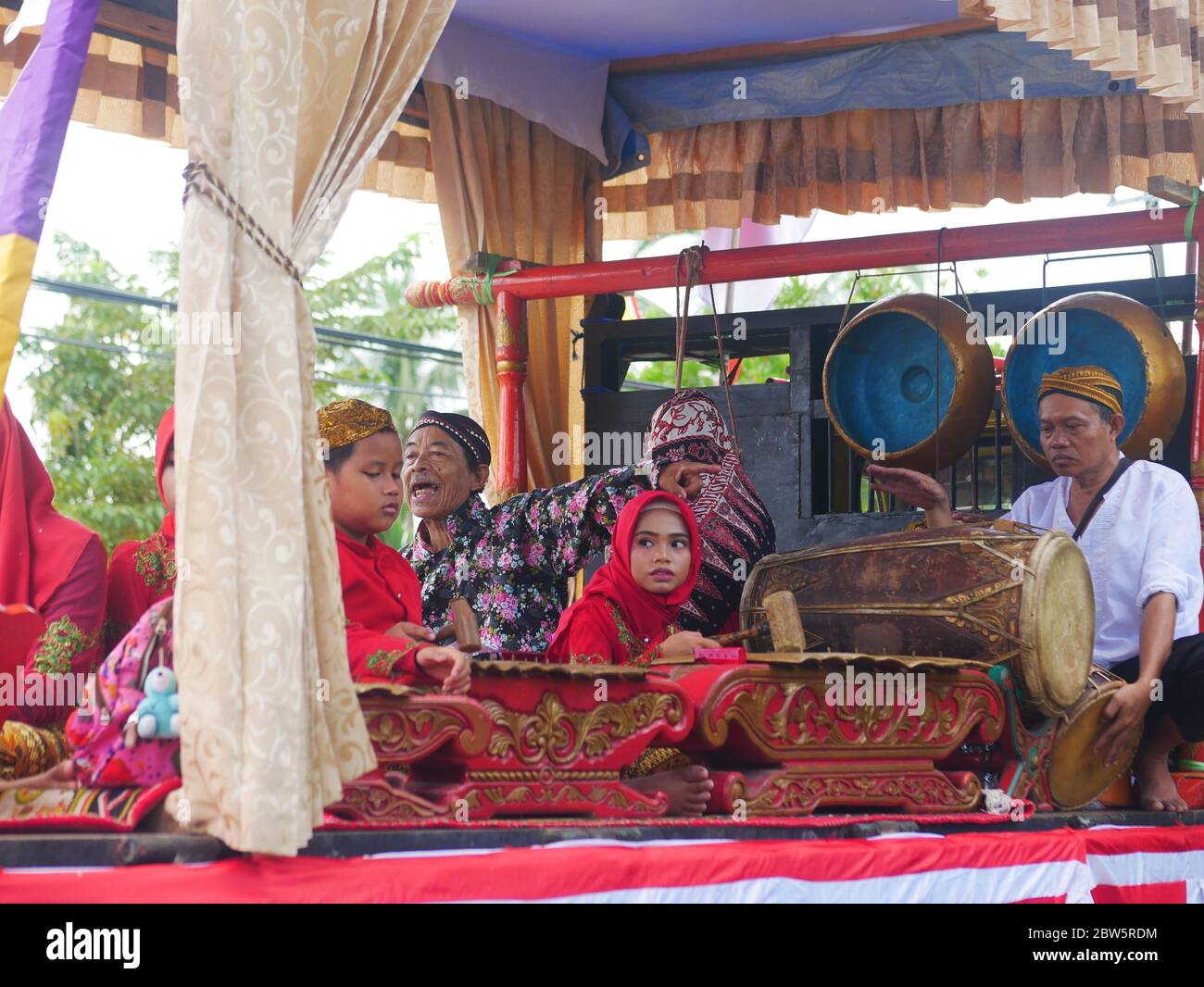 Children playing musical instruments hi-res stock photography and ...