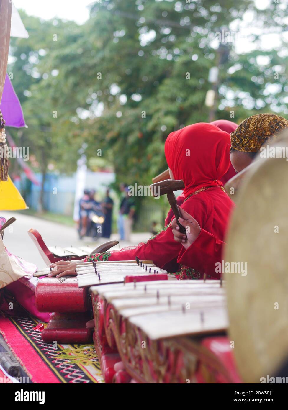 Elementary school students playing instruments hi-res stock photography ...