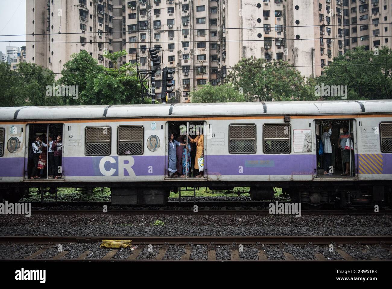 Passengers on crowded Mumbai commuter train. Mumbai, India Stock Photo ...