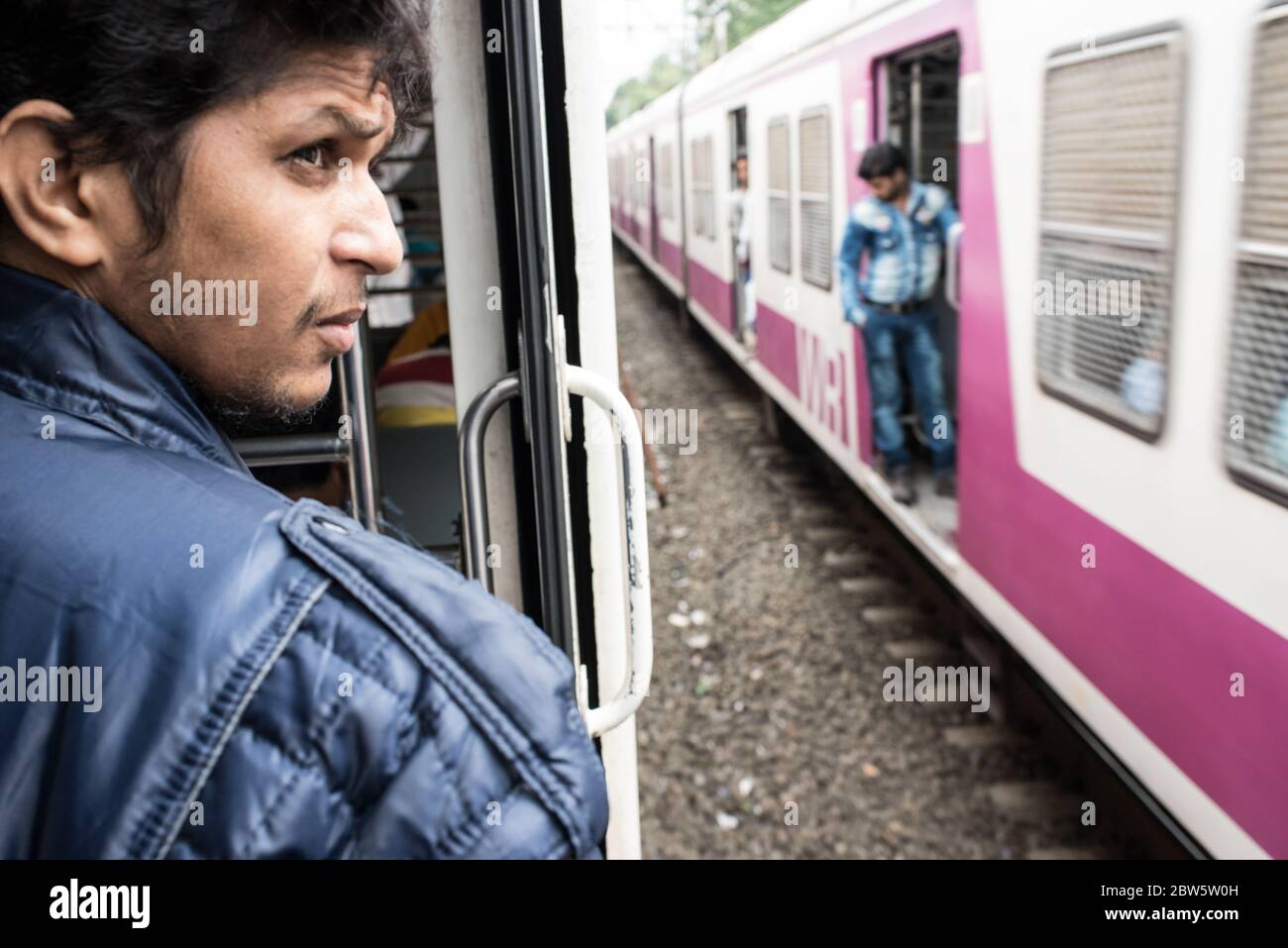 Passengers on crowded Mumbai commuter train. Mumbai, India Stock Photo ...