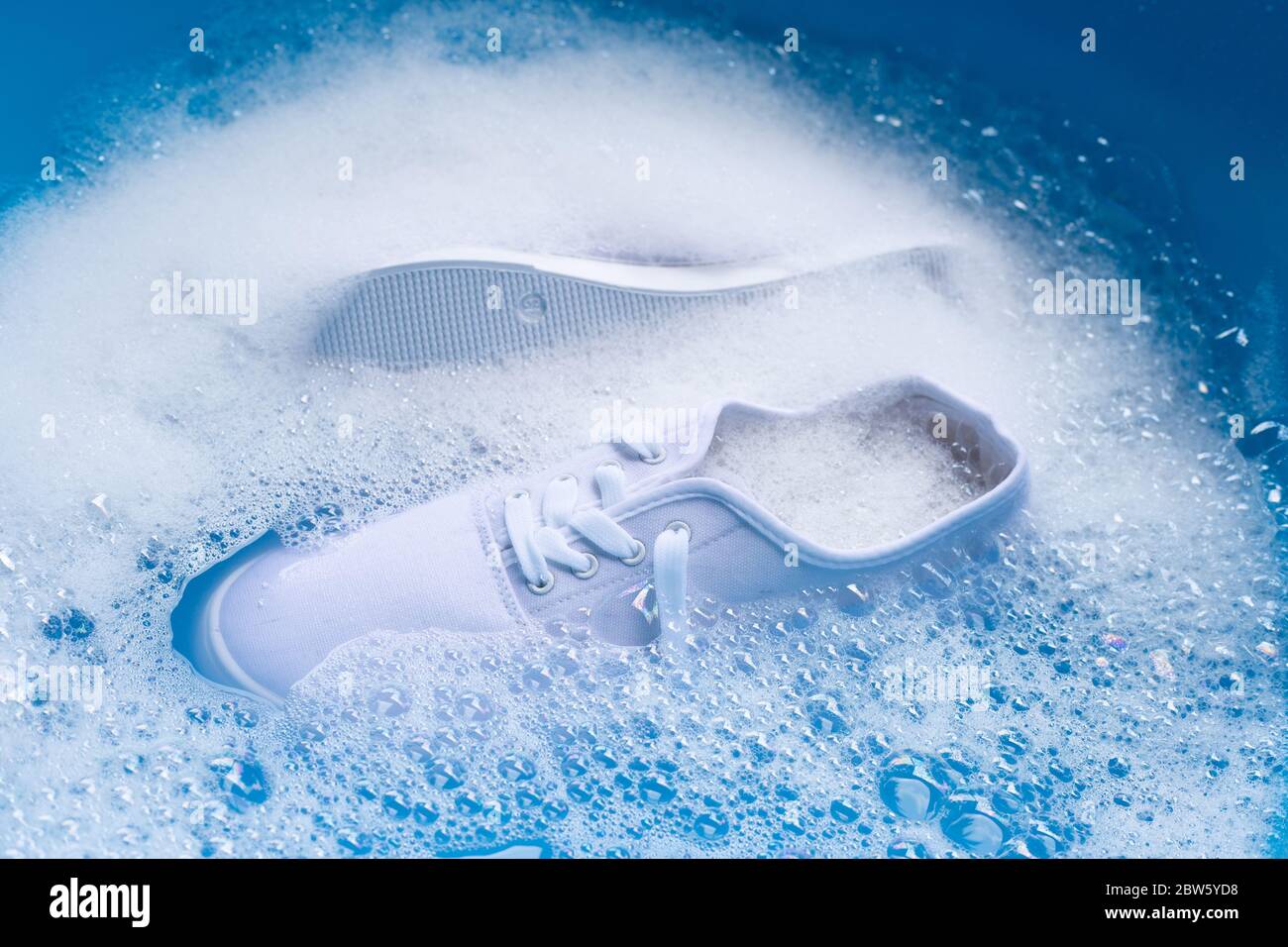 Sneakers washing machine hi-res stock photography and images - Alamy