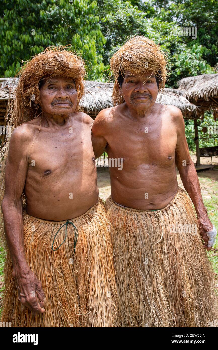 Peruvian men in traditional clothing hi-res stock photography and ...