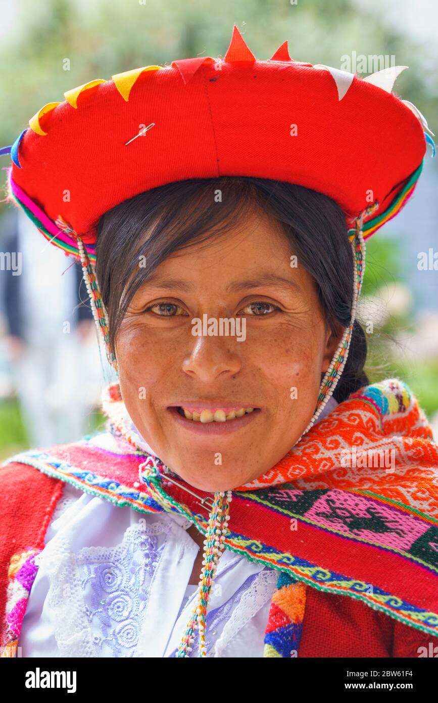 Quechua weaver hi-res stock photography and images - Alamy