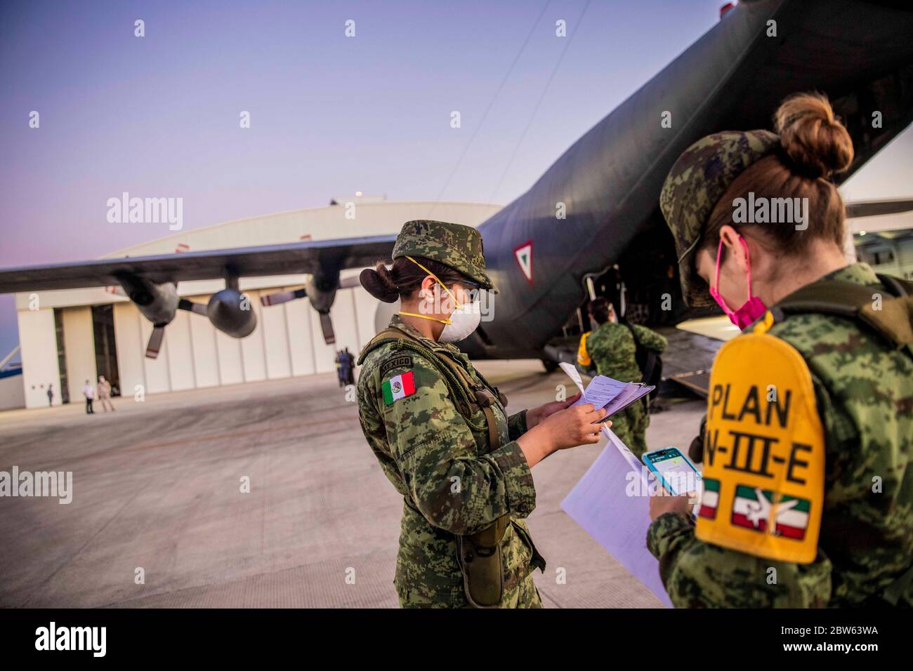 Soldados medicos hi-res stock photography and images - Alamy