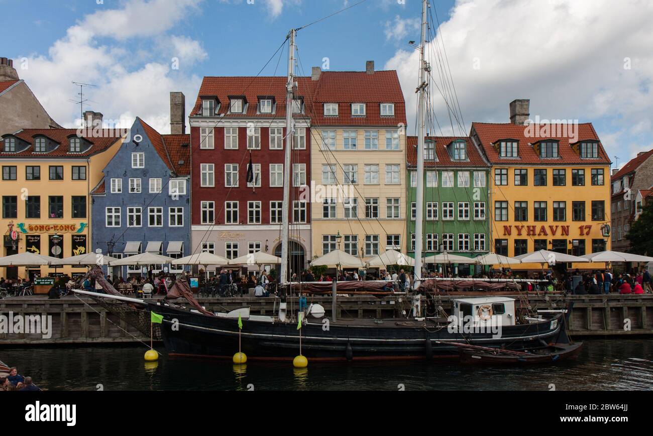 Houses in copenhagen hi-res stock photography and images - Alamy