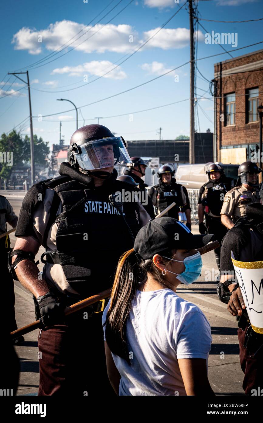Police officer standing guard hi-res stock photography and images - Alamy