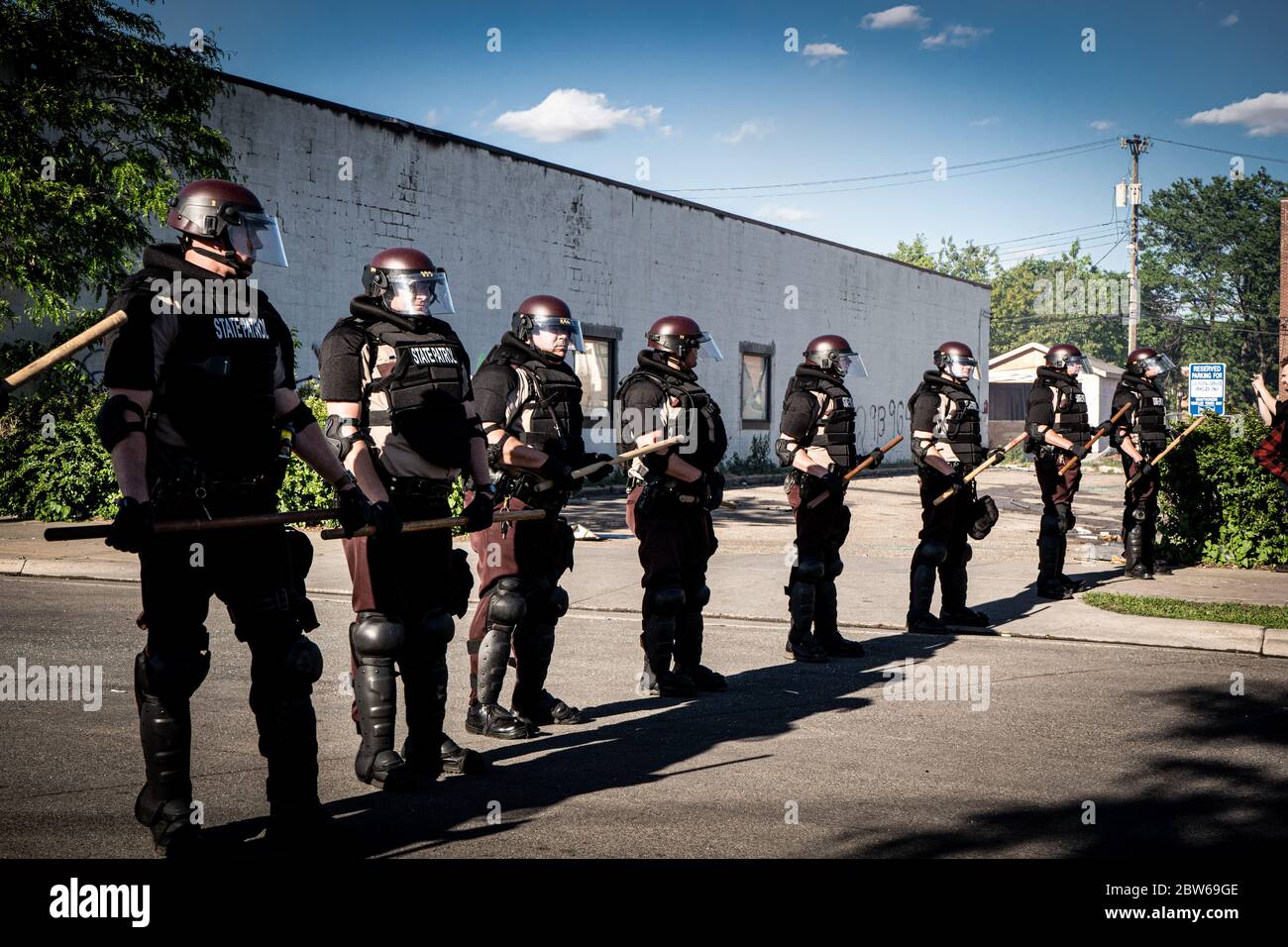 Demonstration police officer violence crowded hi-res stock photography ...