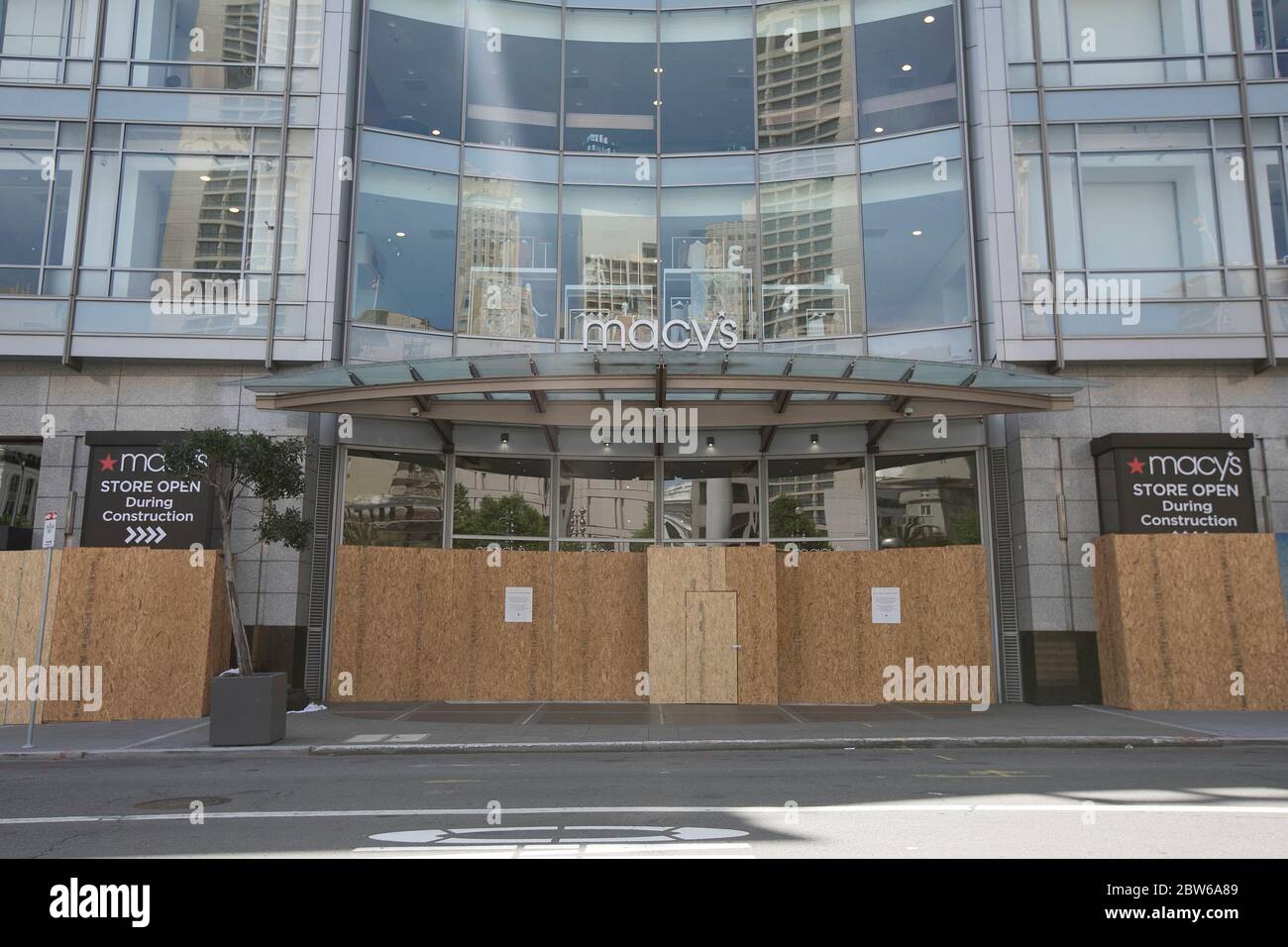 Macy's boarded up storefront on May 2, 2020 in San Francisco ...