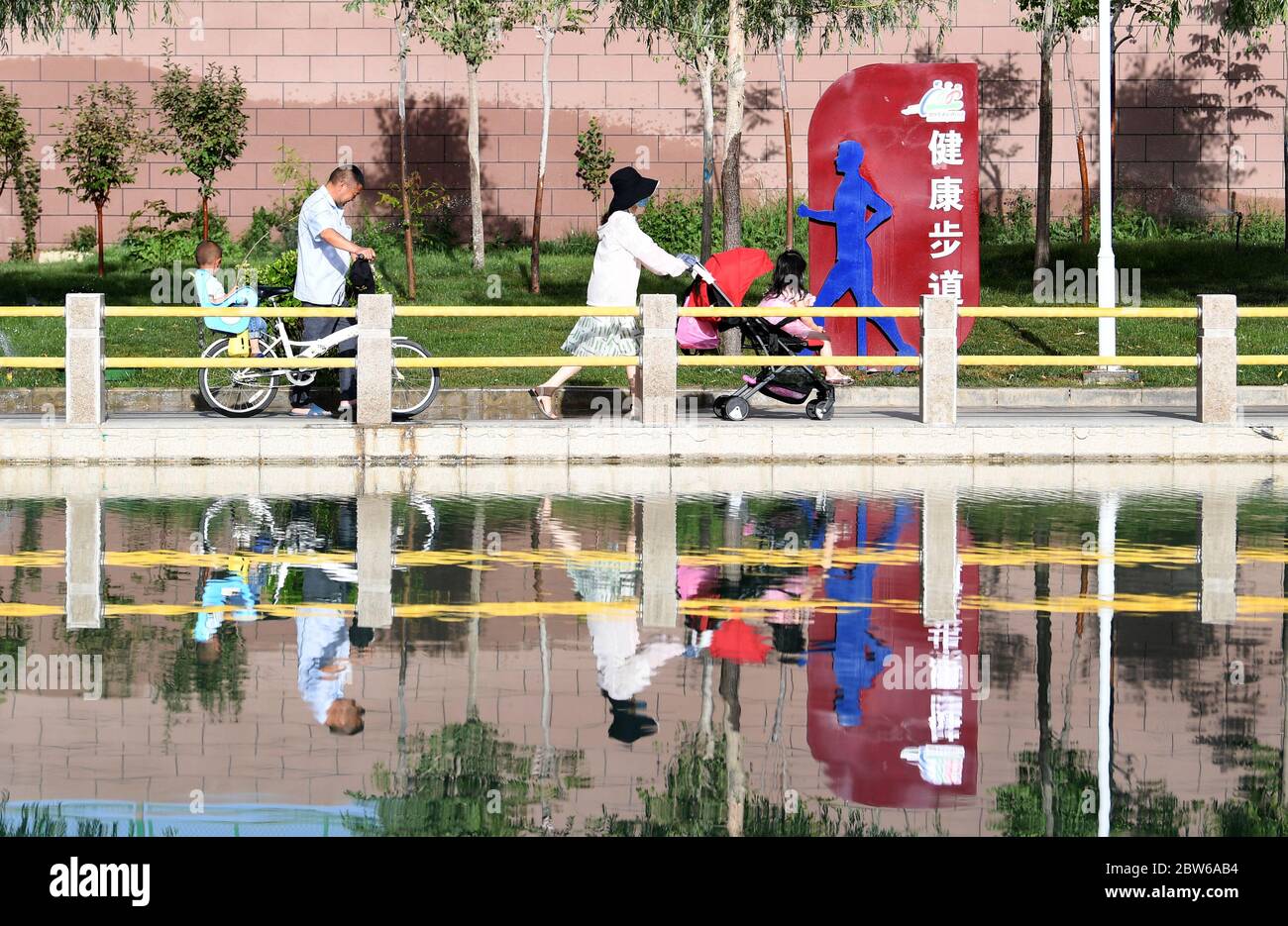 Hotan, China's Xinjiang Uygur Autonomous Region. 28th May, 2020. People ...