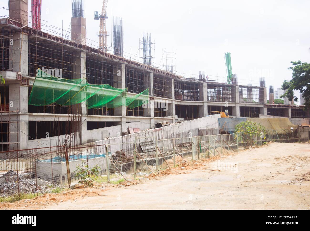 Construction workers build house hi-res stock photography and images ...