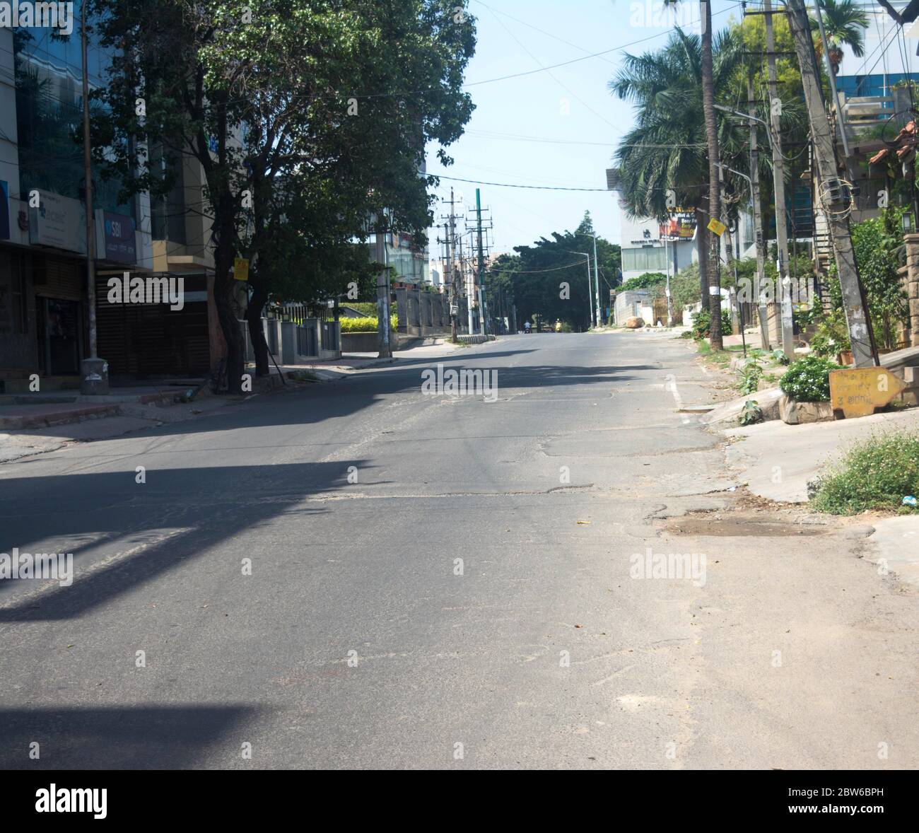 Empty city roads hi-res stock photography and images - Alamy