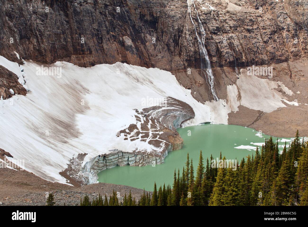 Mount mt edith cavell hi-res stock photography and images - Alamy