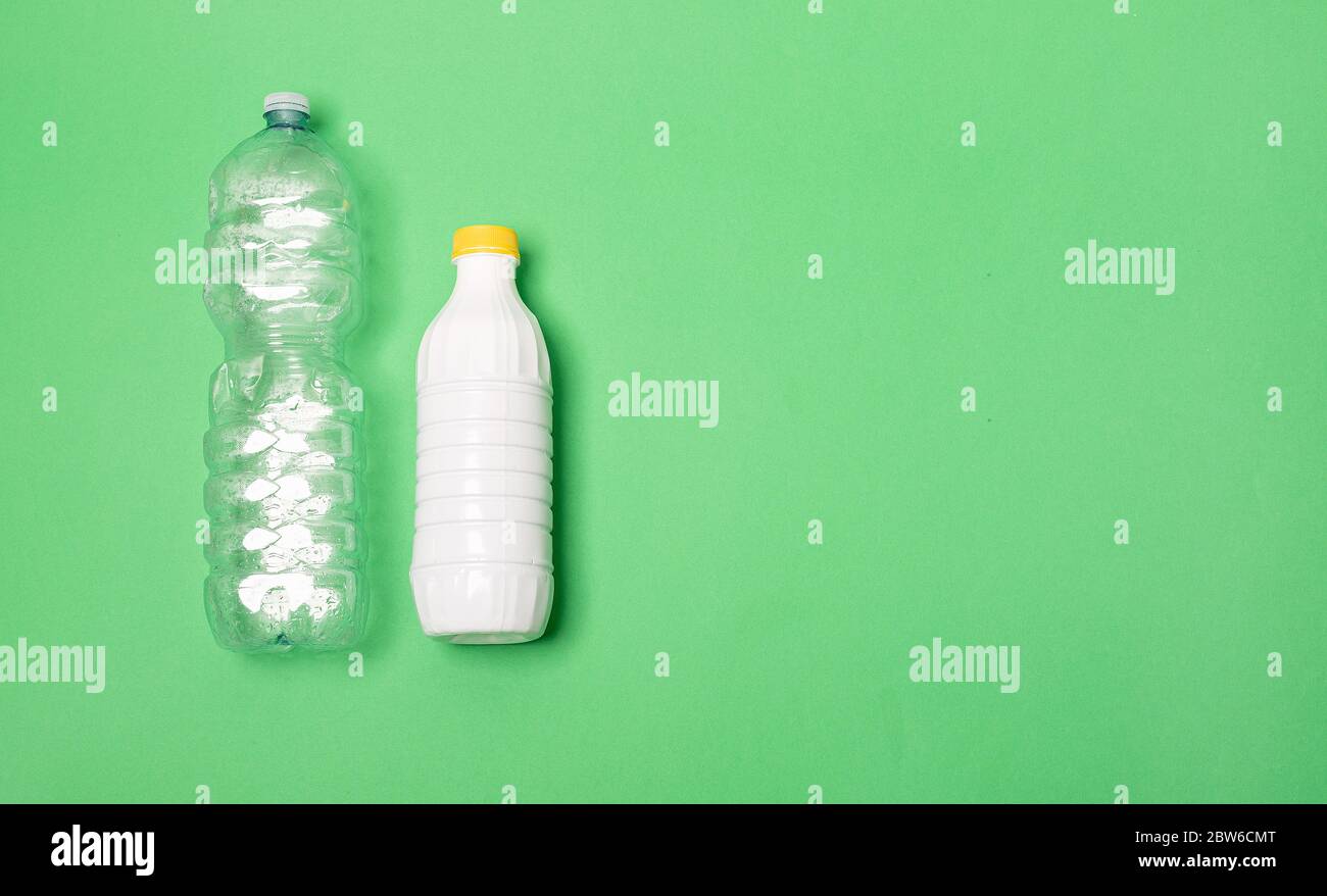 Flat Lay plastic waste. Zero waste. View from above with copy space for ...