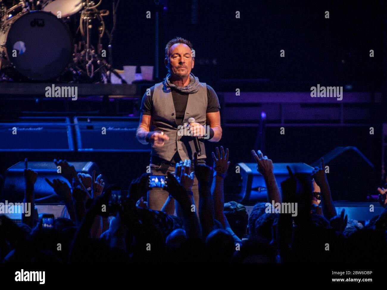 Bruce Springsteen, onstage in Paris, France, July 2016 Stock Photo - Alamy