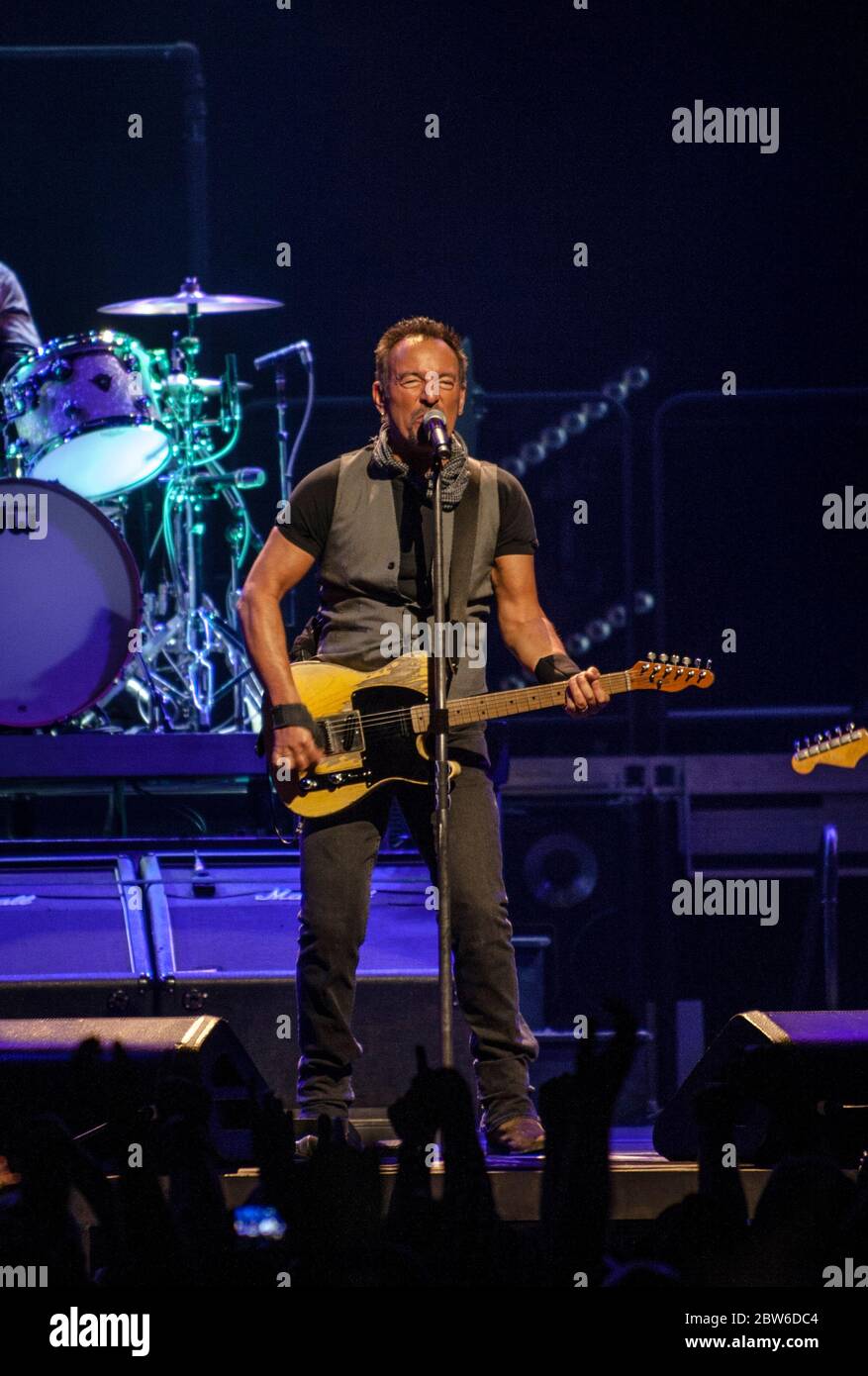 Bruce Springsteen, onstage in Paris, France, July 2016 Stock Photo - Alamy