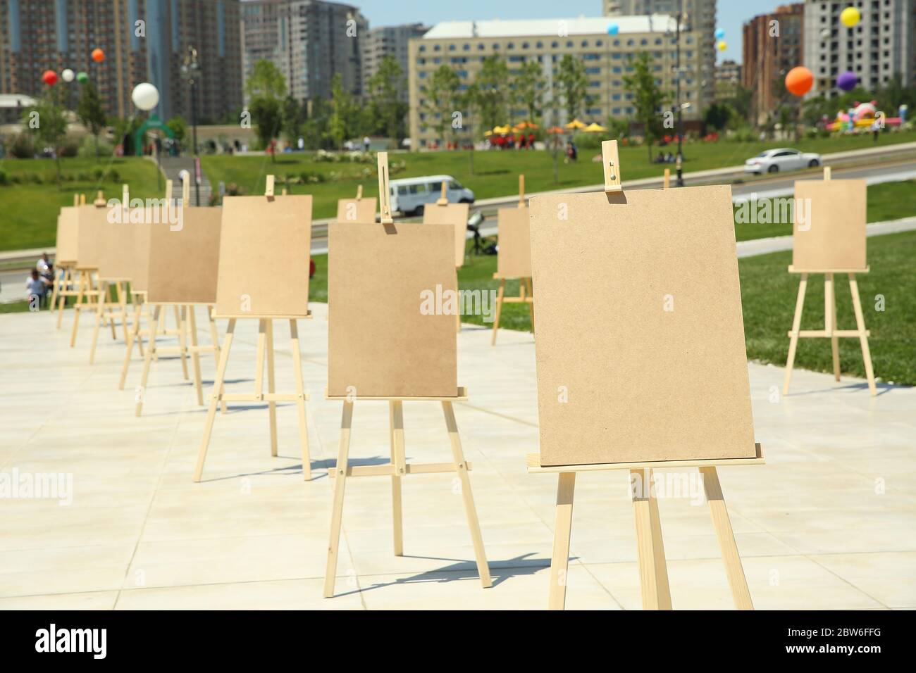 Pair of Easel with blank canvas . Blank art board and realistic wooden ...