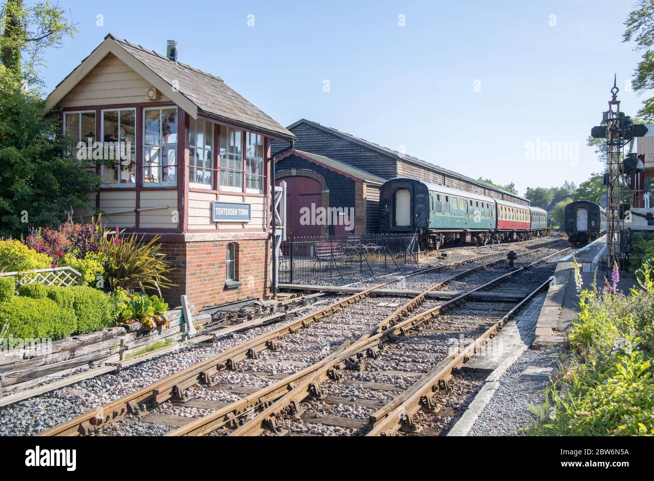 the kent and east sussex railway station at tenterden kent Stock Photo ...