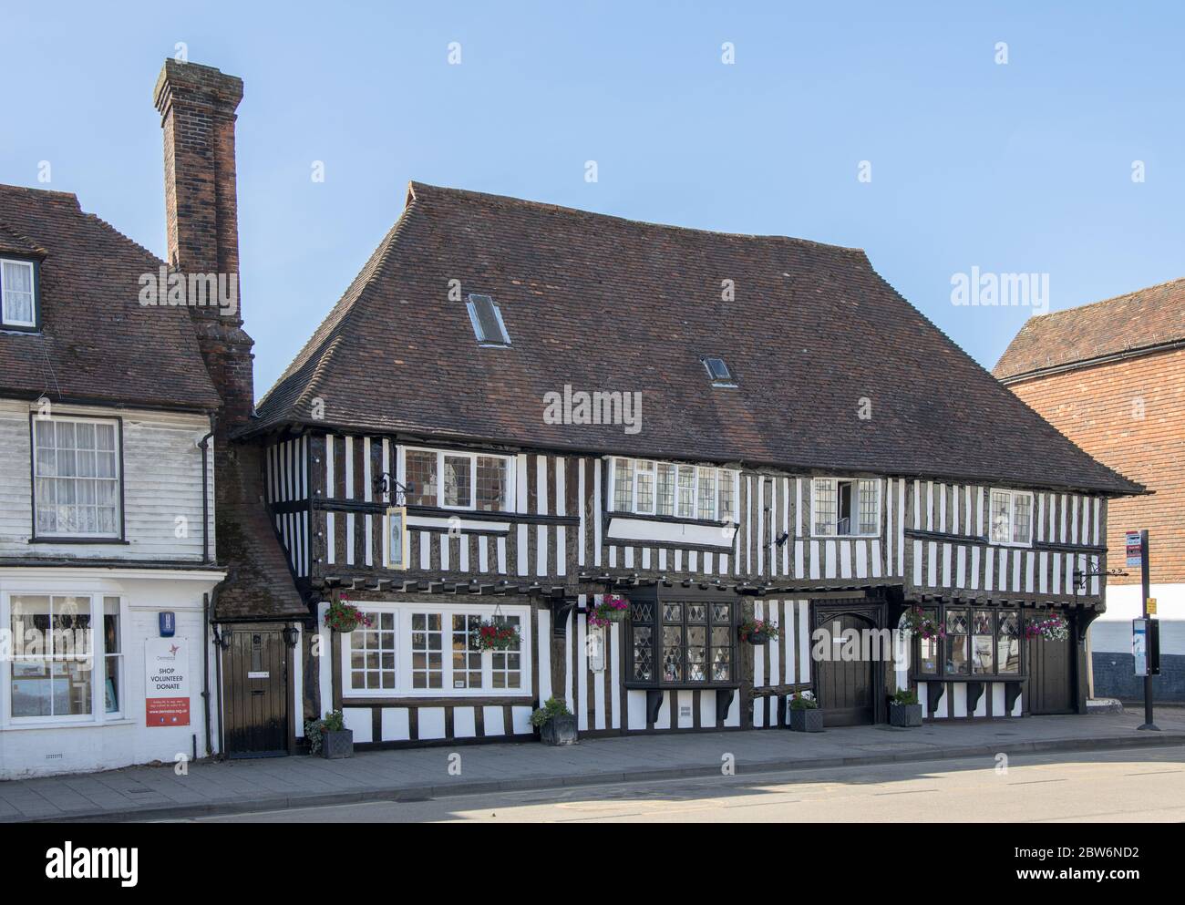 traditional building on the high street in tenterden kent Stock Photo ...