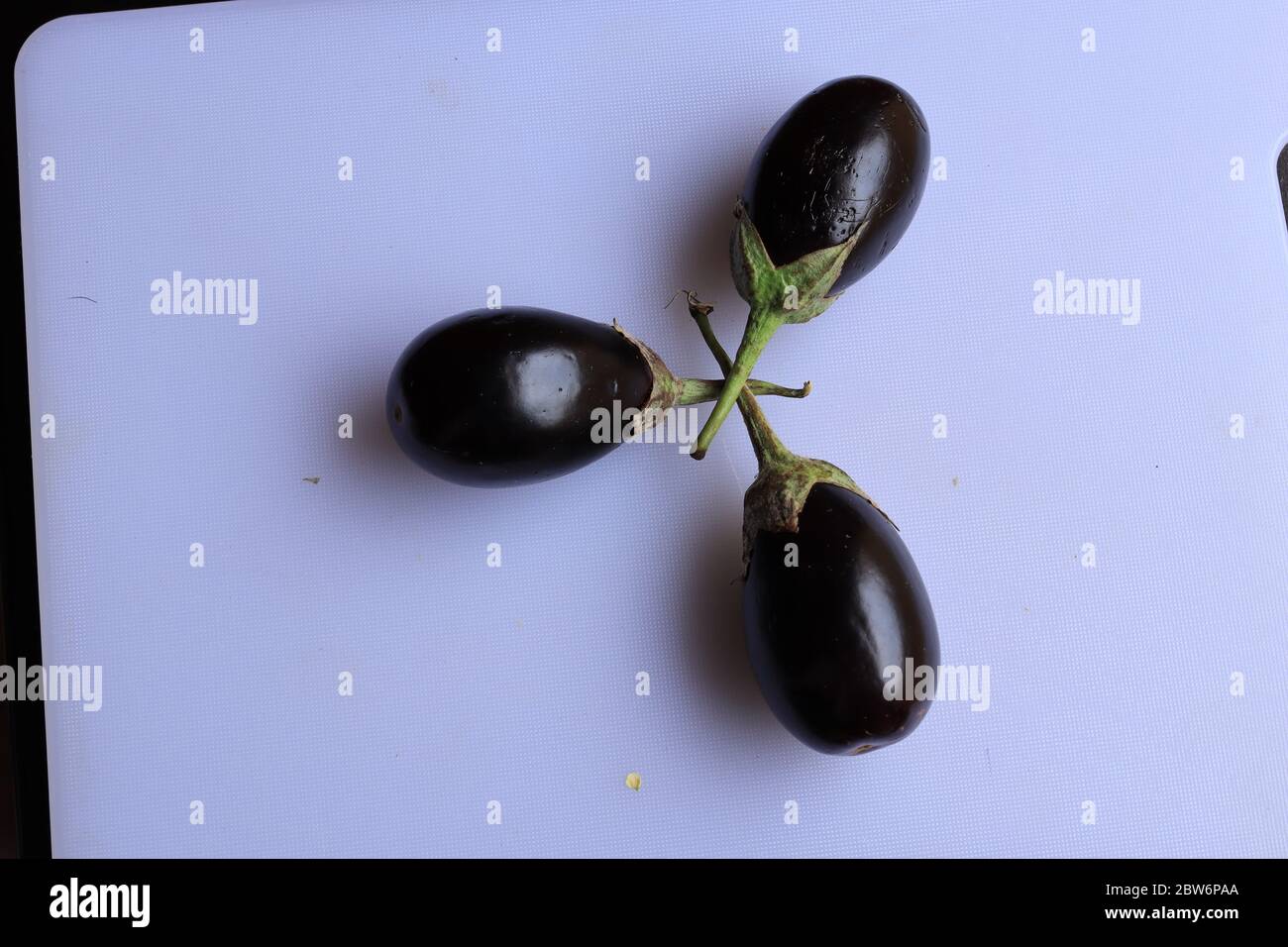 Fresh Raw Sliced Purple Eggplant Brinjal or Eggplant isolated on white ...