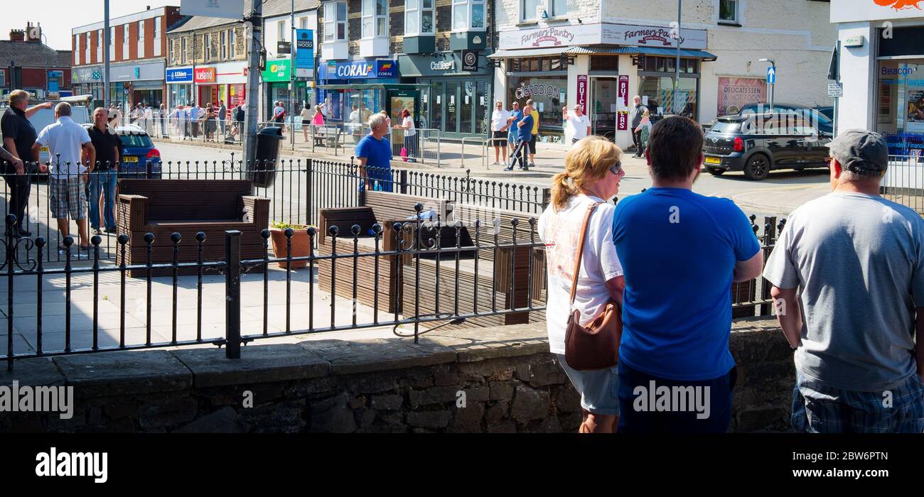 Covid-19 Fumeral Street Mourners Stock Photo - Alamy
