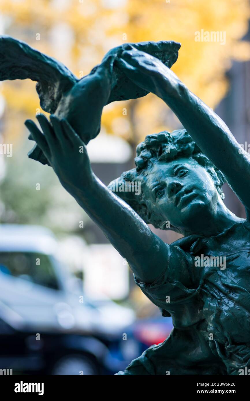 Midosuji sculpture street hi-res stock photography and images - Alamy