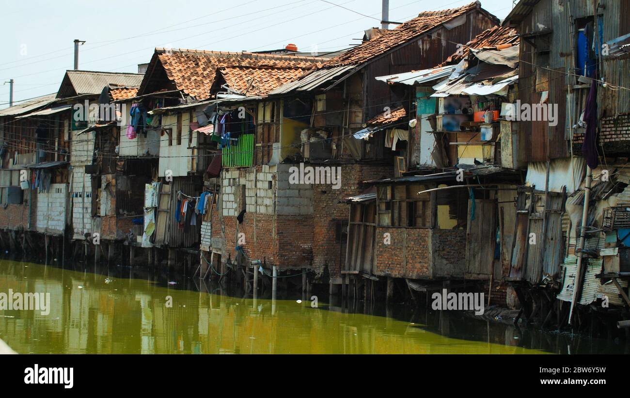 Crowded slum water pollution hi-res stock photography and images - Alamy