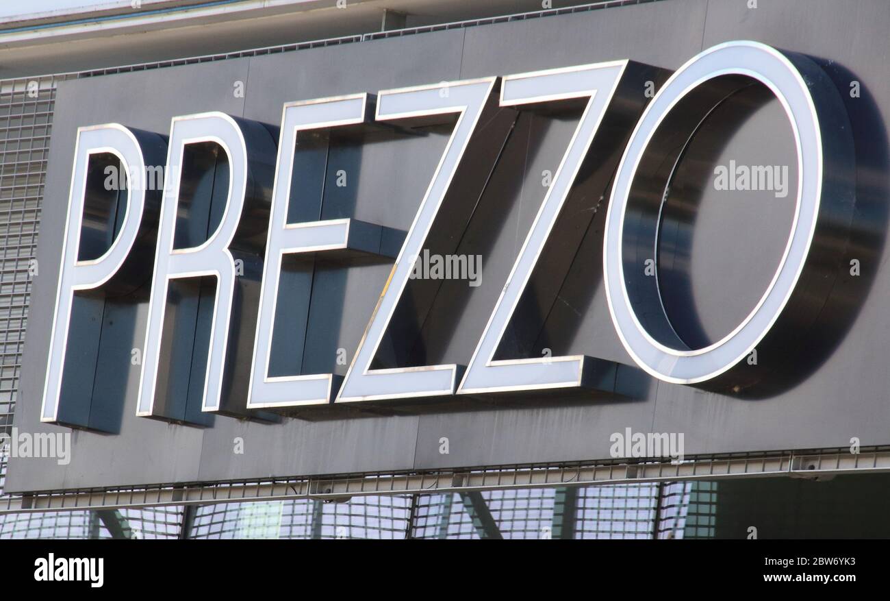 Open from 15th june sign hi-res stock photography and images - Alamy