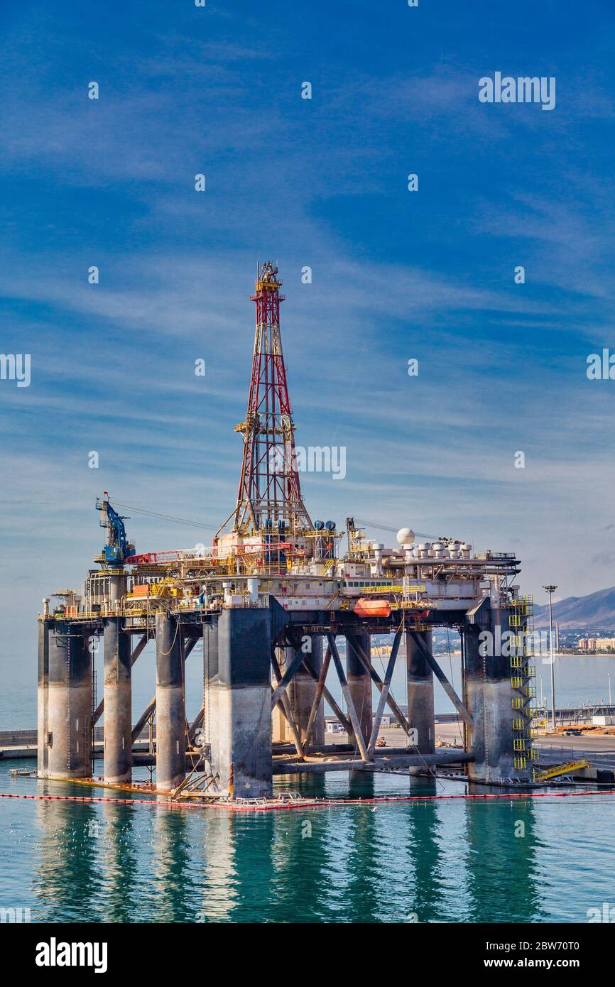 Well drilling equipment hi-res stock photography and images - Alamy