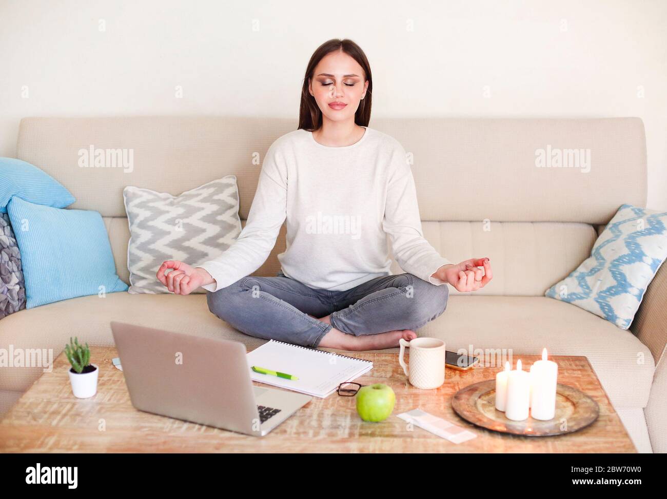 Legs on table pose hi-res stock photography and images - Alamy