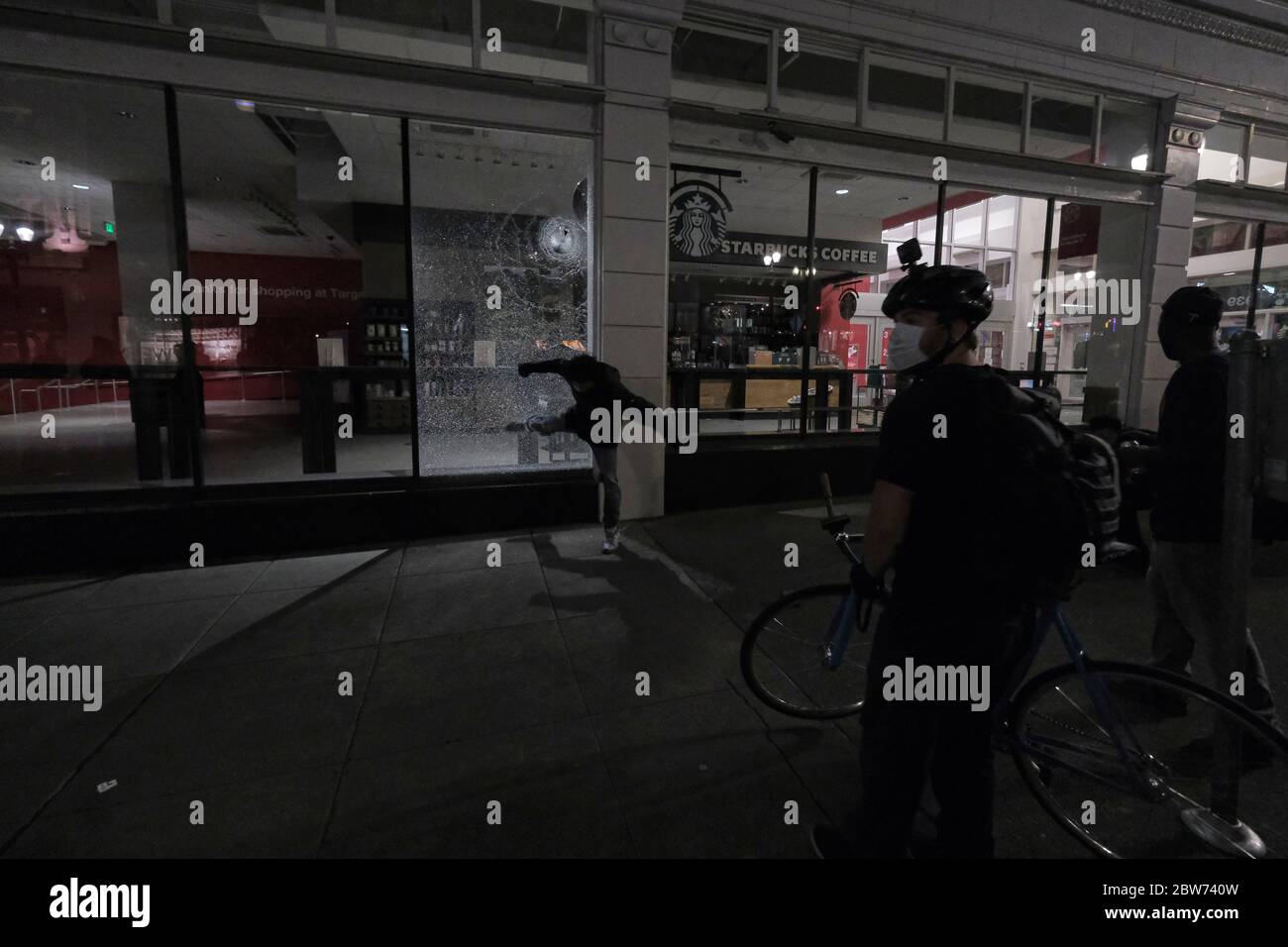 Starbucks windows hi-res stock photography and images - Alamy