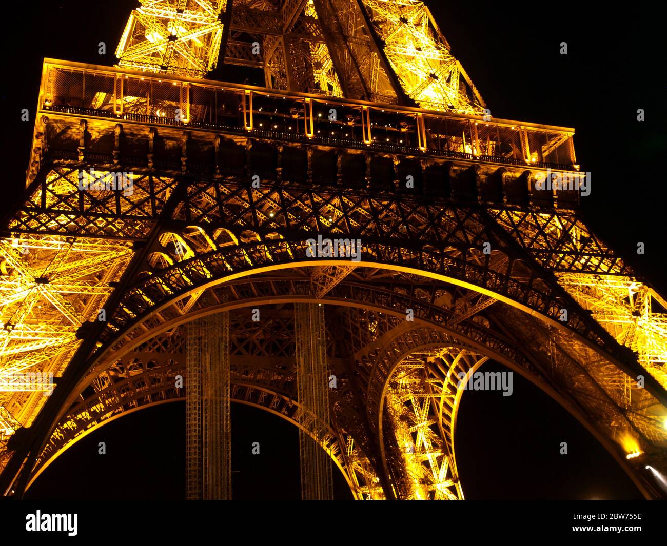 Eiffel tower paris illuminated hi-res stock photography and images - Alamy