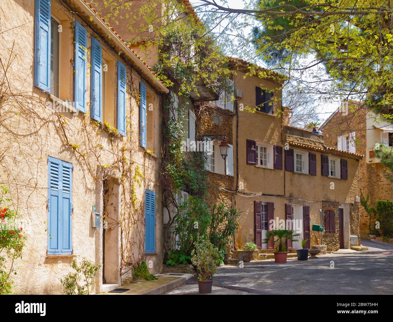 Street in Gassin village, French Riviera, Cote d'Azur, Provence ...