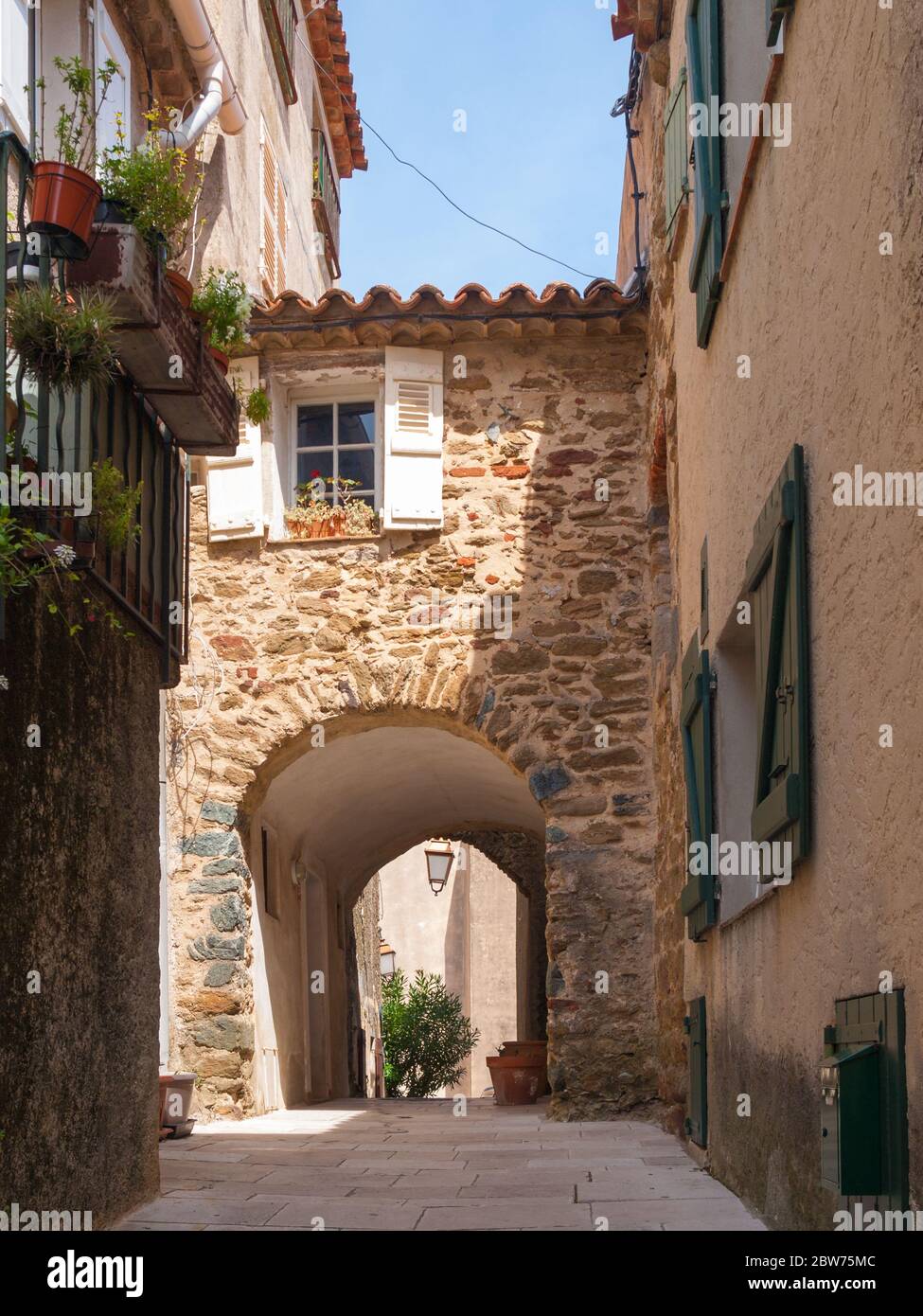 Street in Gassin village, French Riviera, Cote d'Azur, Provence ...