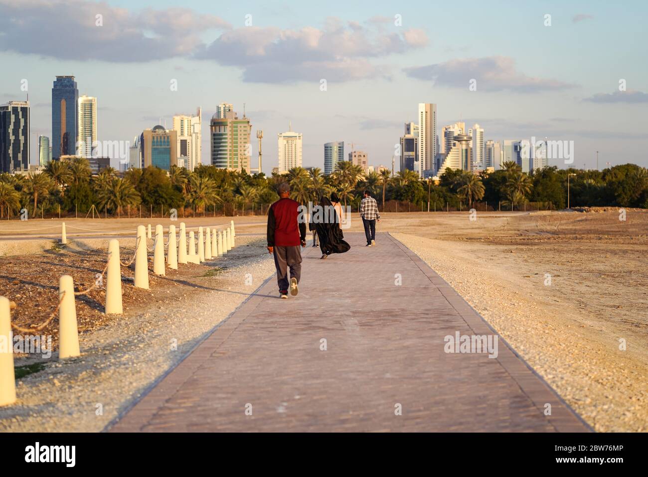 Bahrain women hi-res stock photography and images - Alamy