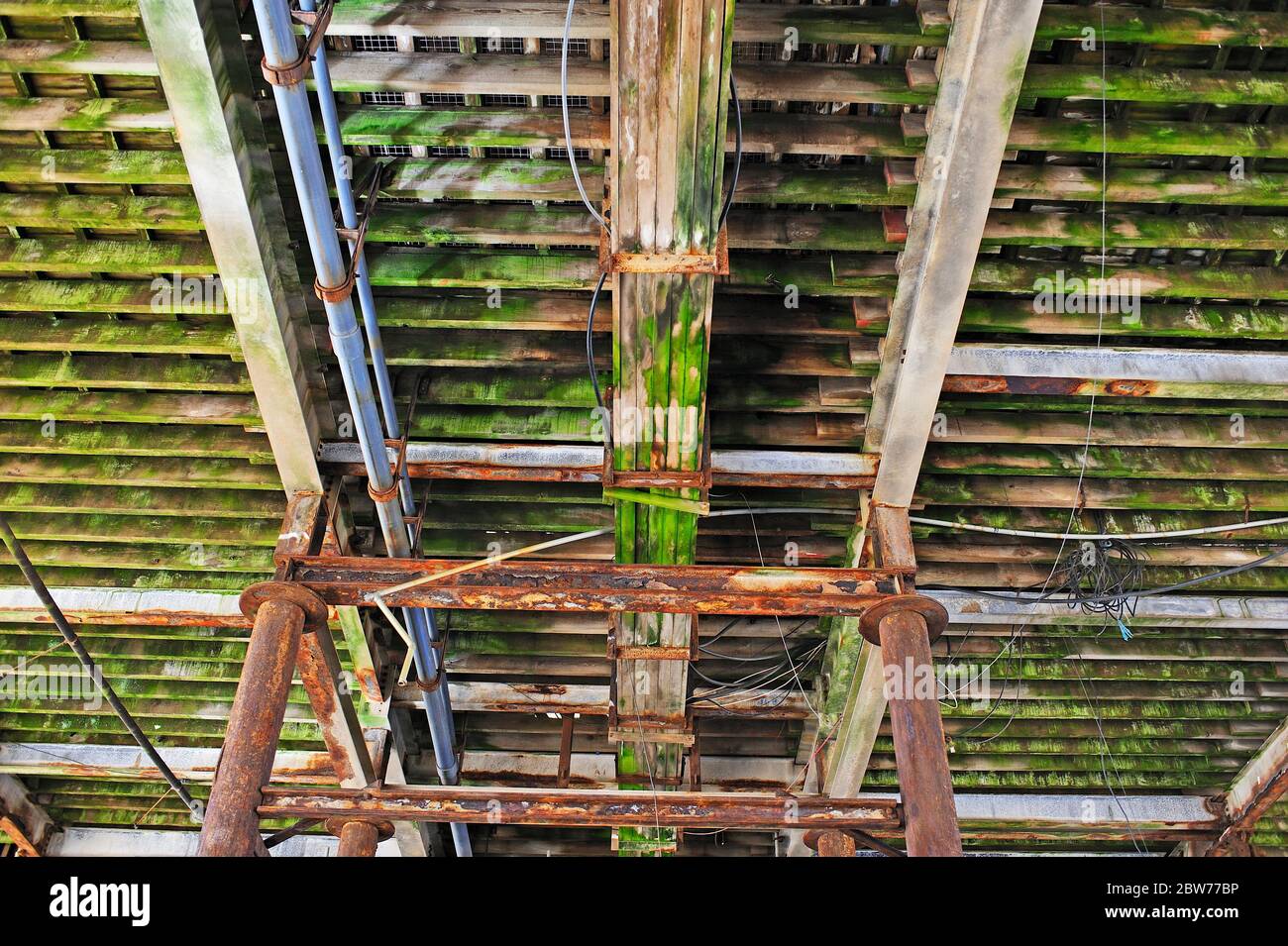 Cables and beams hi-res stock photography and images - Alamy