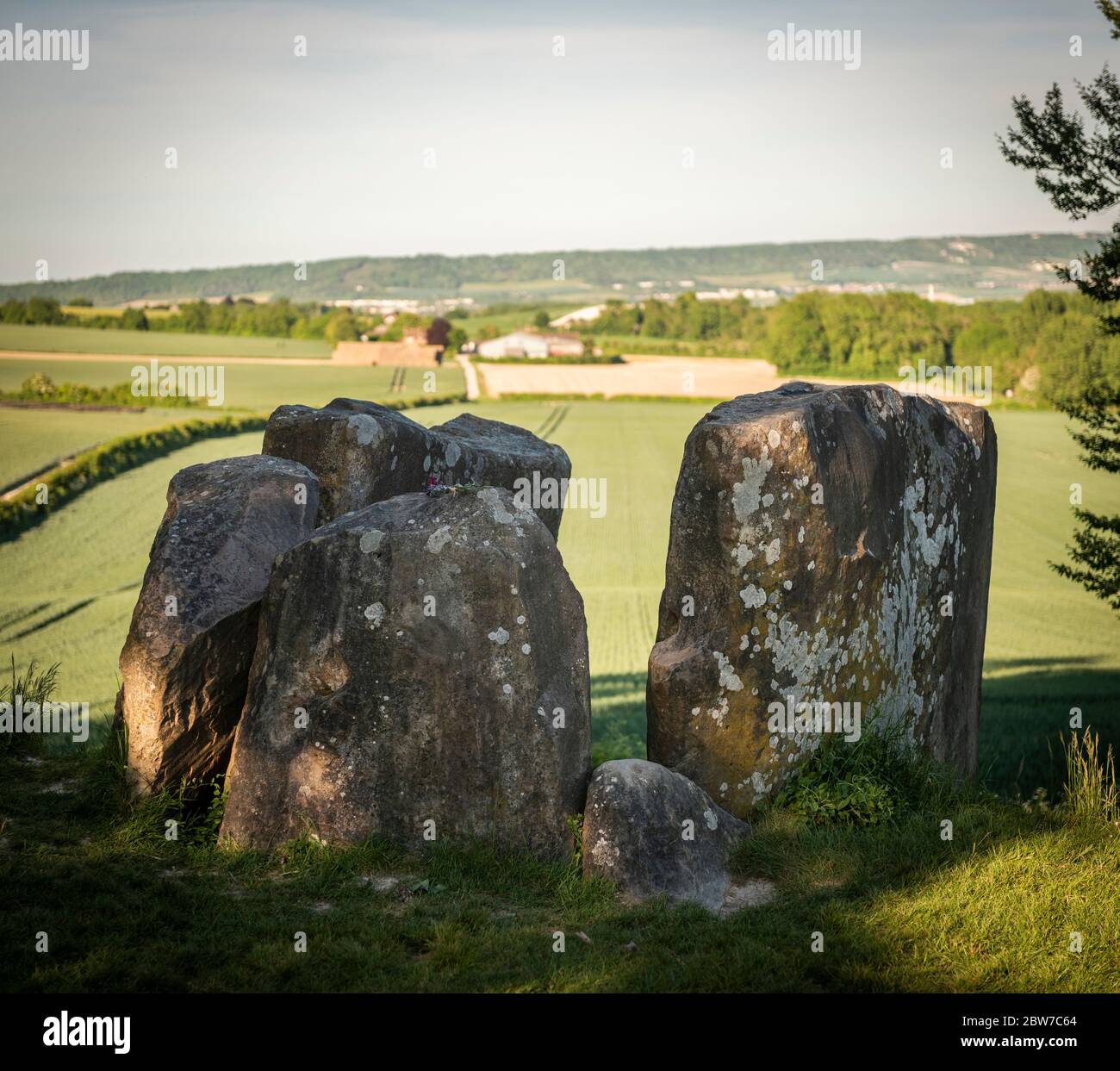 Coldrum Neolithic long barrow near Trottiscliffe, Kent, UK Stock Photo ...